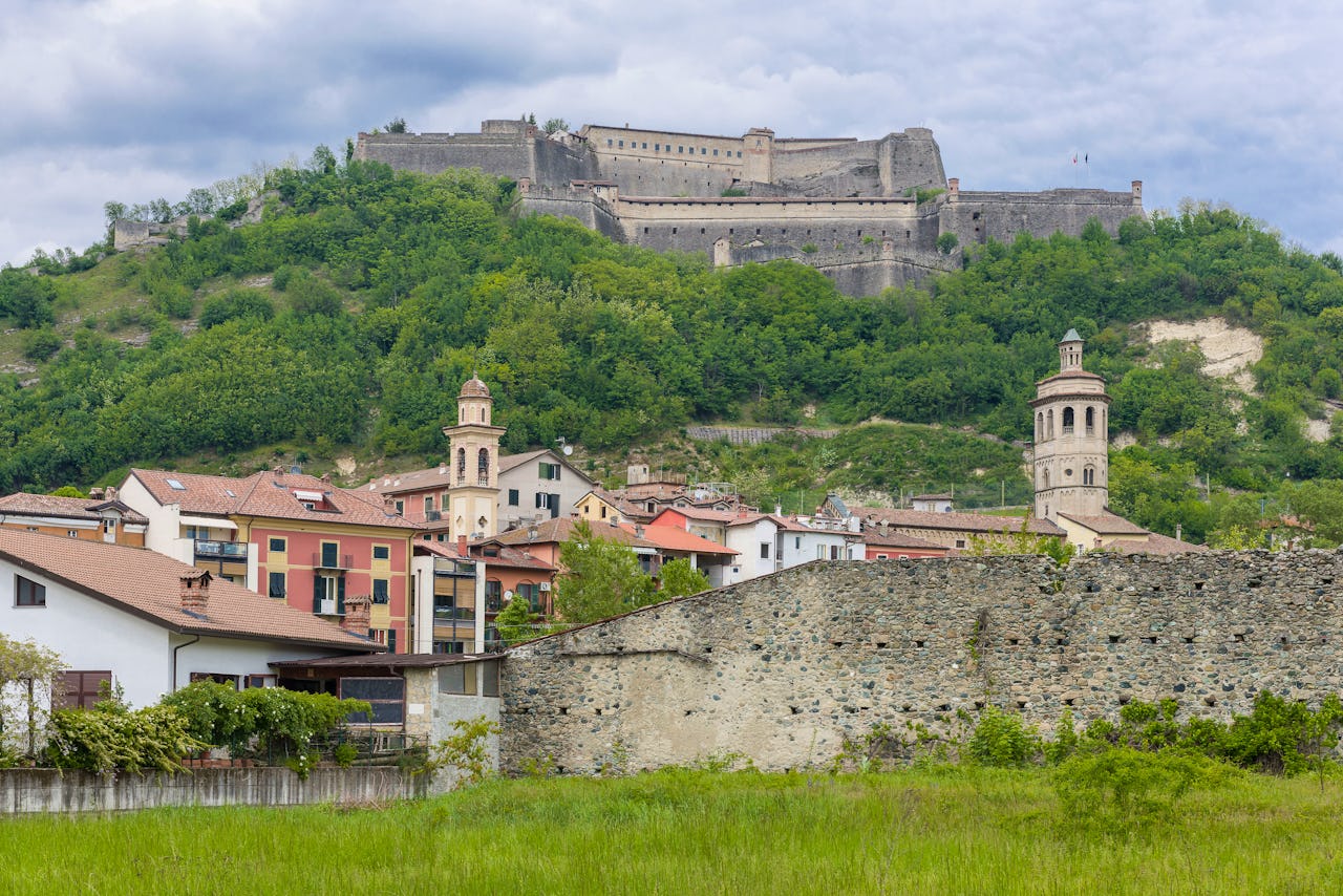 Explore Gavi Fortress in Italy with a Local Driver with a Daytrip Car Ride