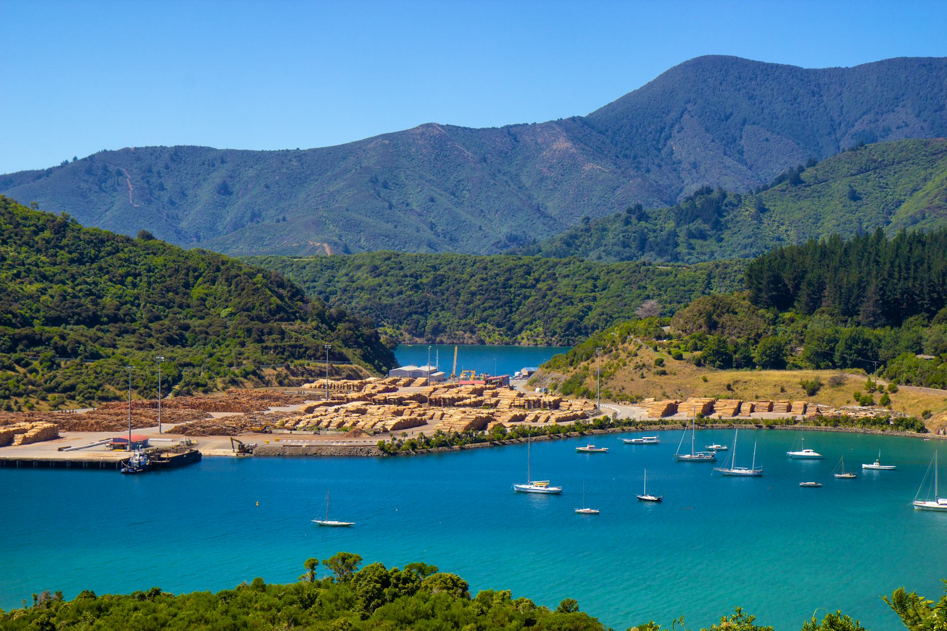 Daytrip: Private Car Transfers with Sightseeing